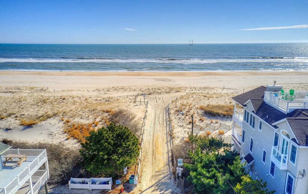 The Summer Getaway. Ocean Block, Hot Tub, Ocean and Bay View! | Brant ...