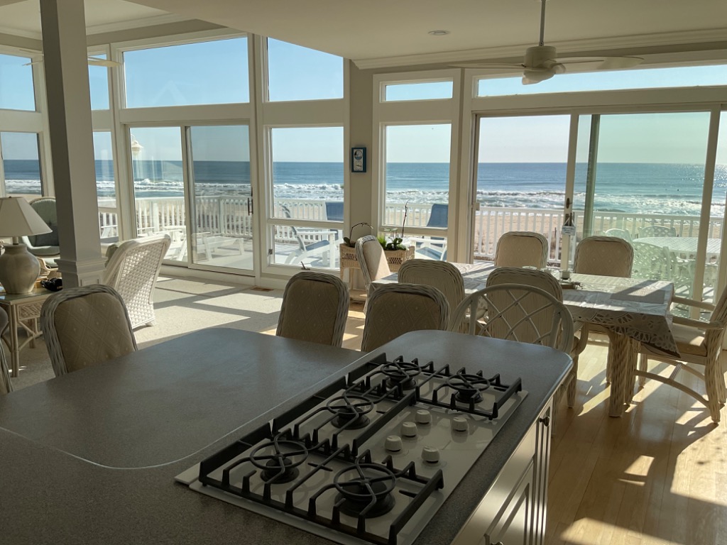 Oceanfront House- 2 Oceanfront Master Suites with Elevator